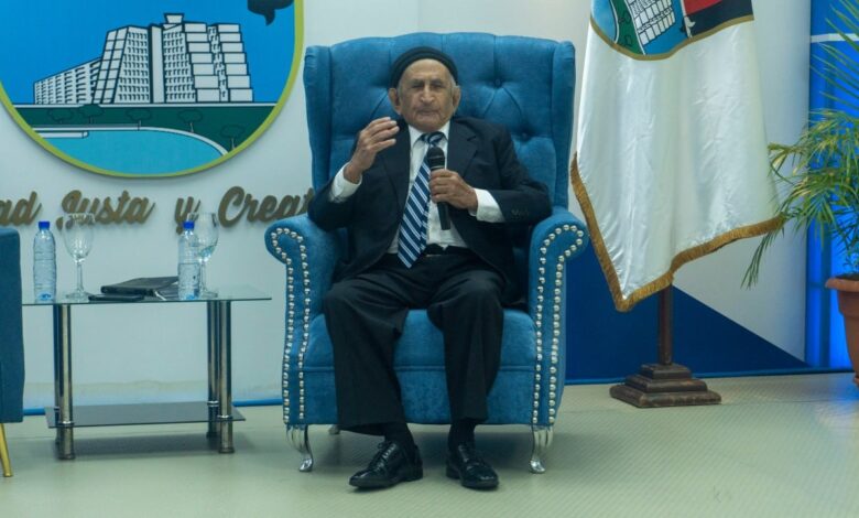 Doctor Giordano Encarnación demuestra históricamente en conferencia ...