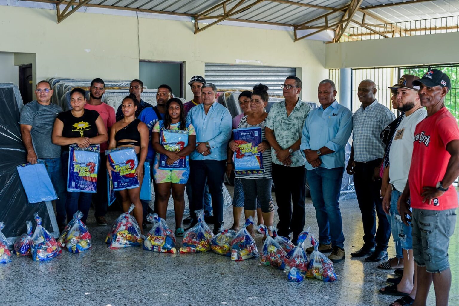 Alcalde Ulises Rodríguez brinda apoyo a las familias afectadas por ...