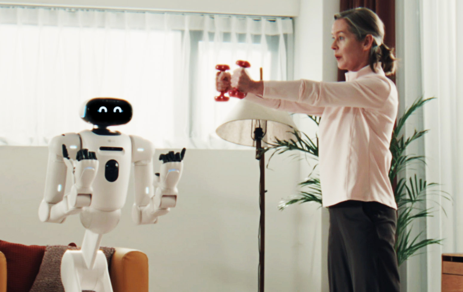 LG ELECTRONICS PRESENTA EL ROBOT PARA EL HOGAR LG CLOiD PARA DEMOSTRAR ...