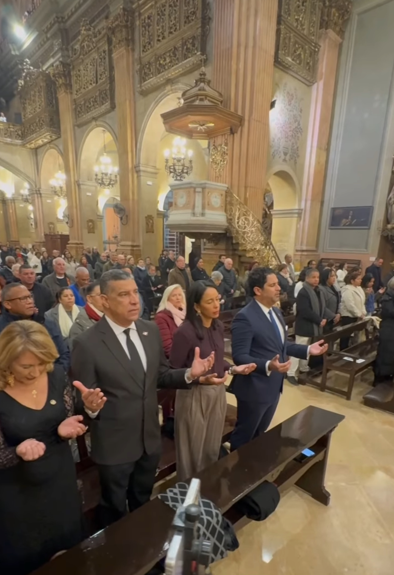 LA COMUNIDAD DOMINICANA EN BARCELONA HONRA A NUESTRA SEÑORA DE LA ...